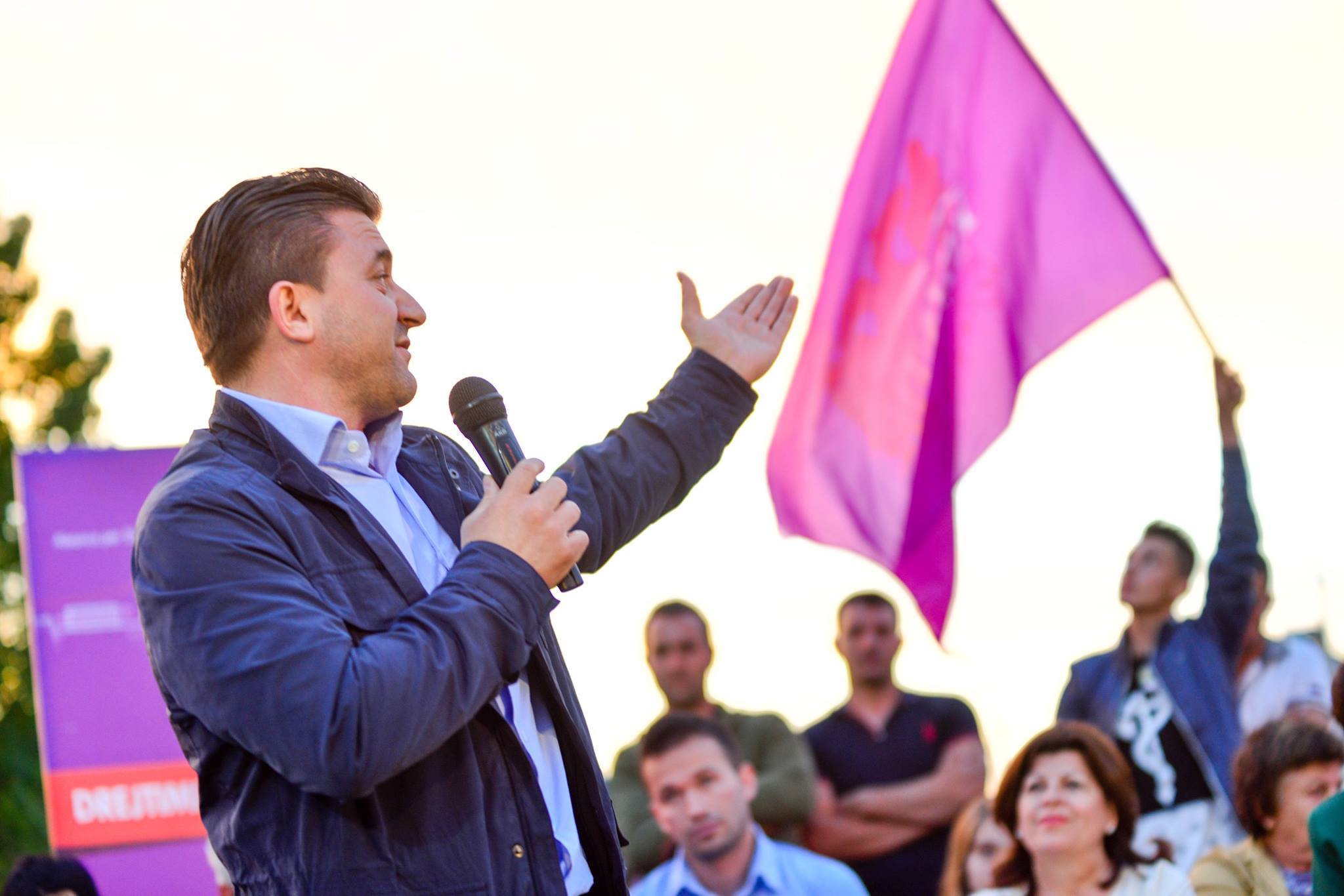 Si e zbritën nga kali Elvis Rroshin - Gazeta Si