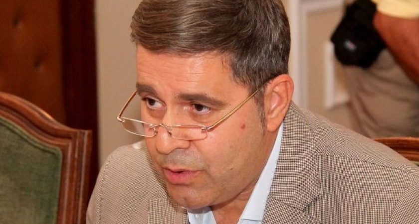 Jep dorëheqjen drejtori i Transportit Rrugor, Arben Isaraj - Gazeta Si