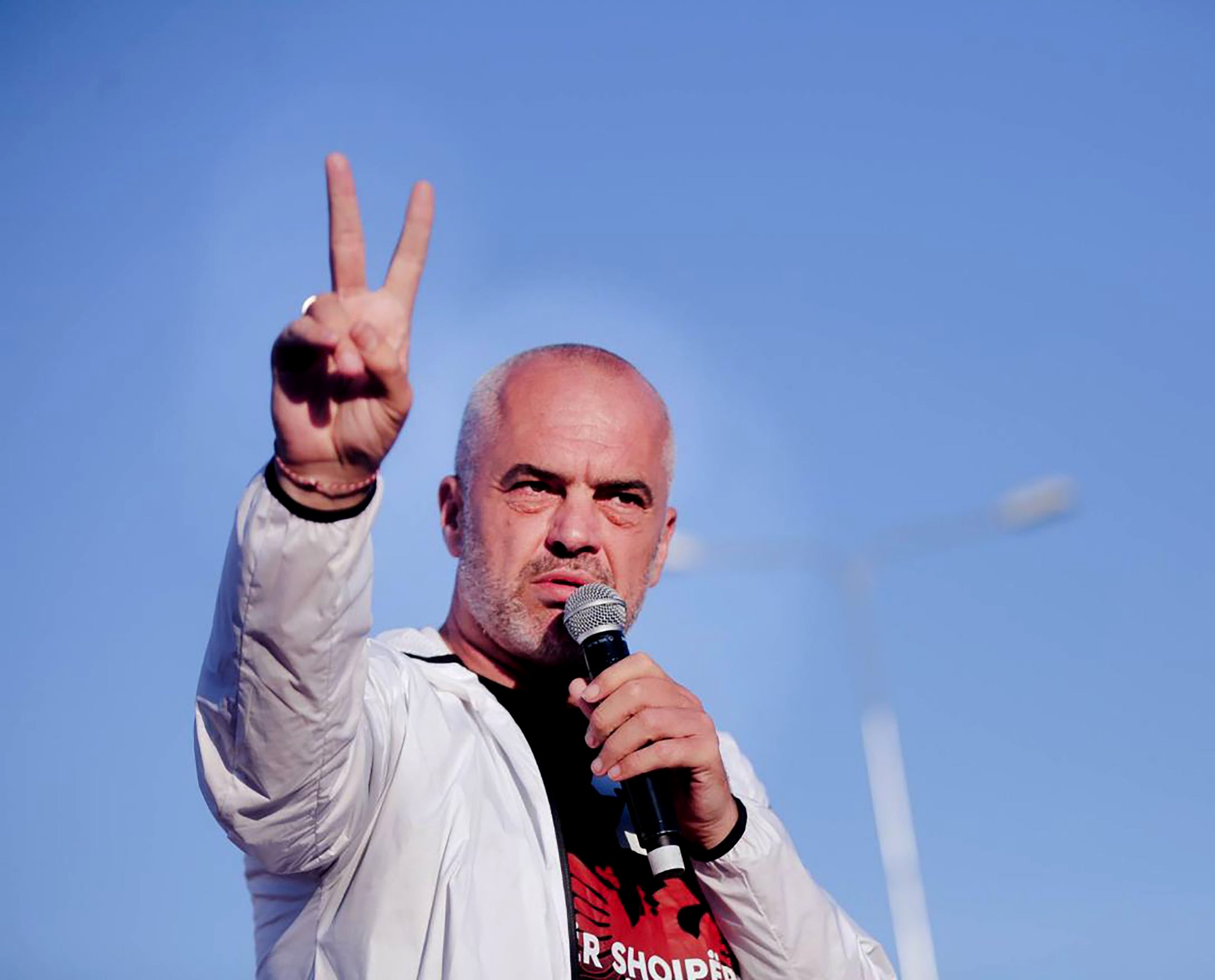 Rama: Nuk ka kaos dhe revoltë të popullit. Opozita po i fryn zjarrit ...