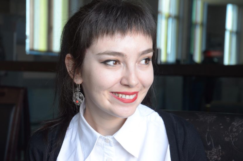 Ervina Halili - Për njeriun e institucionalizuar, dekonstruktivizmin ...