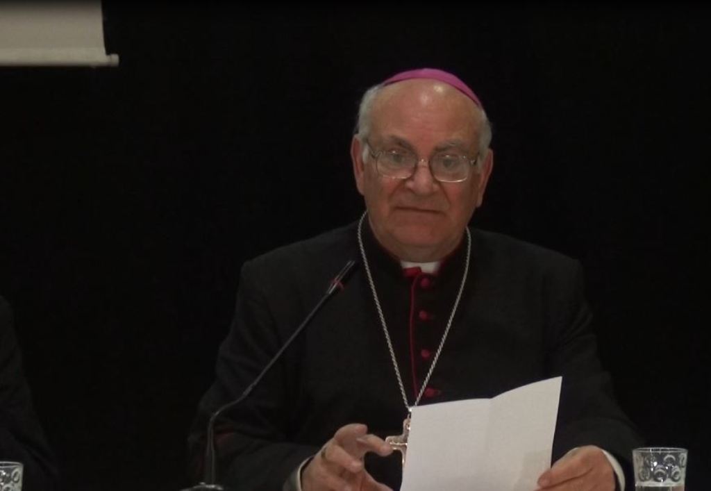 Imzot Angelo Massafra, thirrje klasës politike: Vendi i lënë bosh nga ...