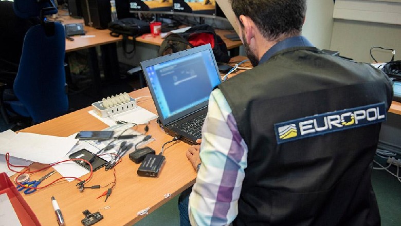 Drogë dhe prostitucion, Europol godet mafien shqiptare në 4 shtete ... Drogë dhe prostitucion, Europol godet mafien shqiptare në 4 shtete ...