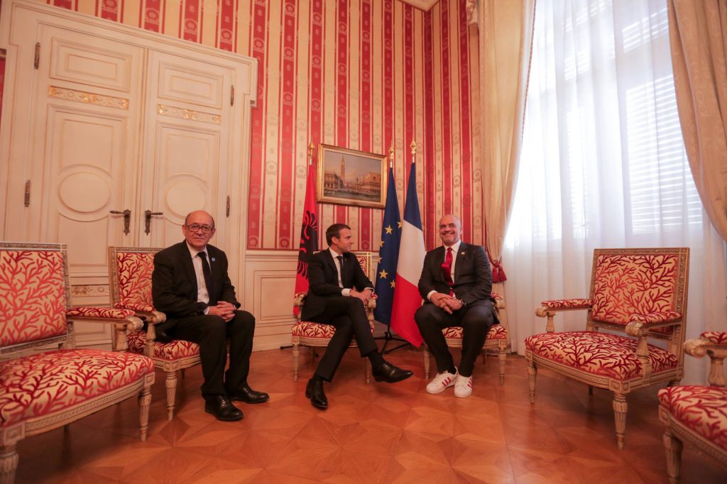 “Shuplaka” franceze mund të tronditë reformat dhe t'i fryjë krizës ...