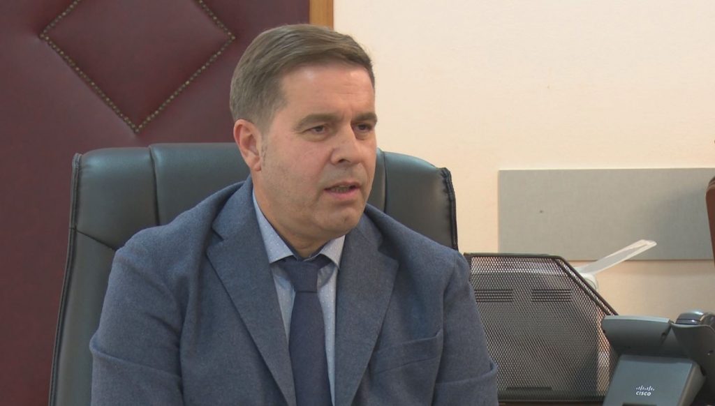 "Zoti të ndihmoftë", president! - Gazeta Si