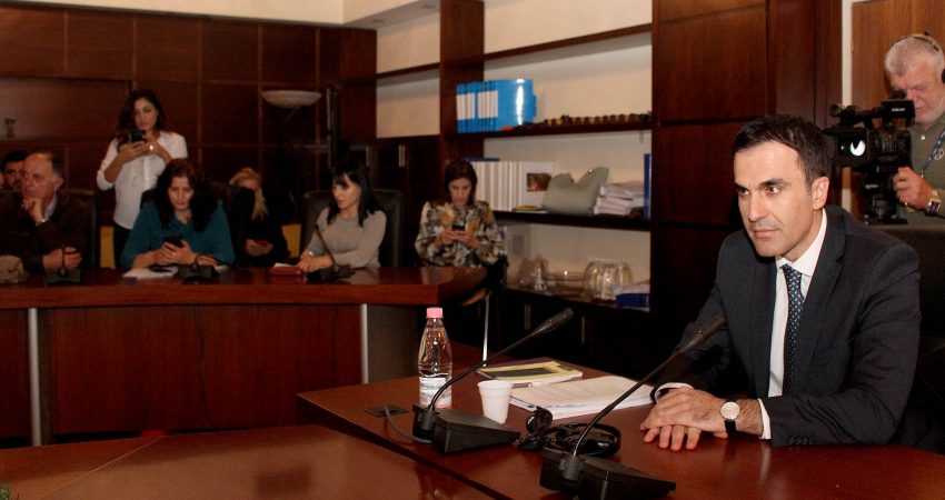 Olsian Çela, kryeprokurori i parë i reformës në drejtësi - Gazeta Si Olsian Çela, kryeprokurori i parë i reformës në drejtësi - Gazeta Si