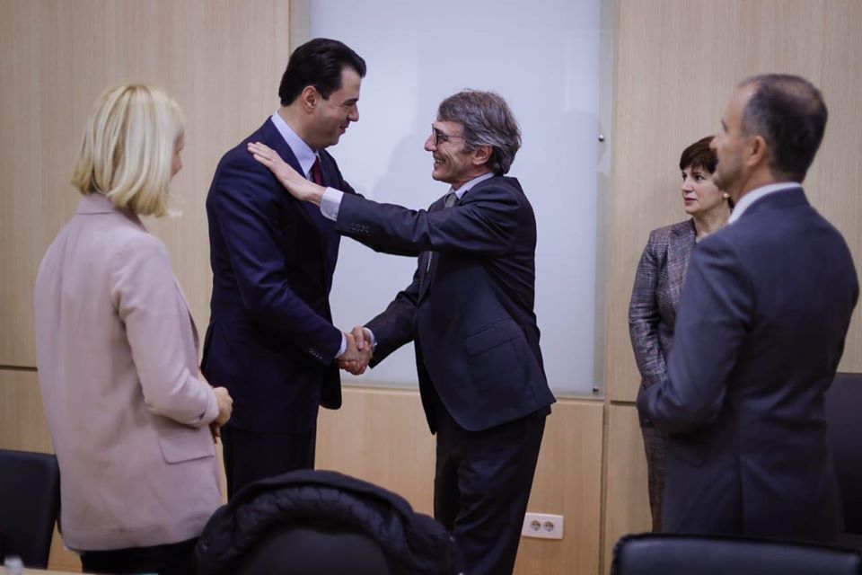 Basha pret Sassolin: PD, gjithçka për hapjen e negociatave - Gazeta Si