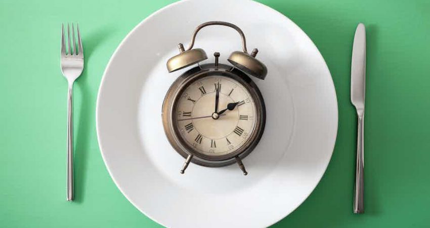 A ndikohet pesha e trupit nga koha kur hani? Ja çfarë dinë ekspertët ...