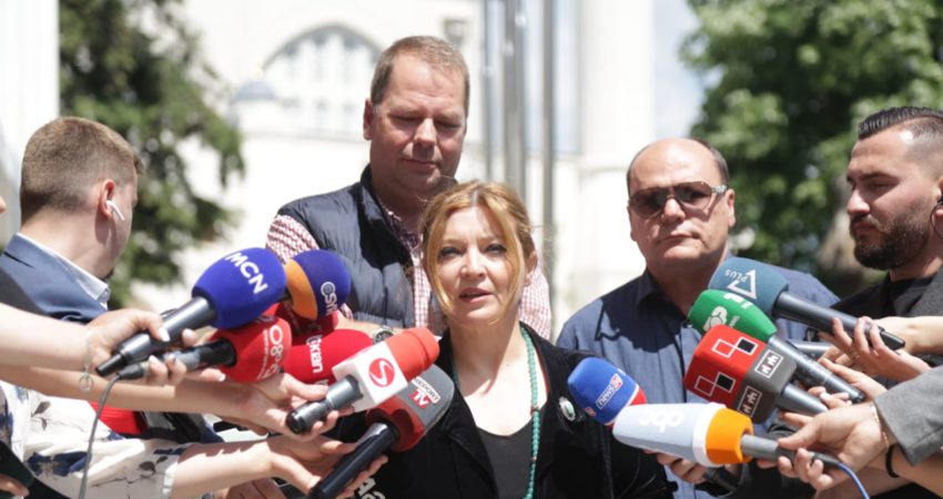 “Non grata” e Berishës dhe ç'do të thotë futja në lojë e Edith Harxhit ...