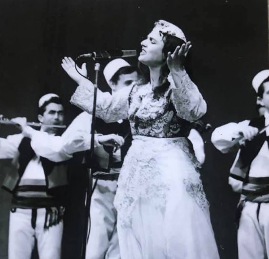 “Gjerdani i artë” nga Ansambli Popullor, koncert për këngëtaren Fitnete ...