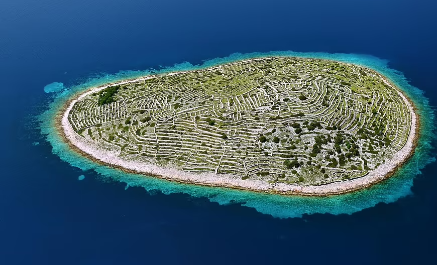 Ishulli i pabanuar kroat që duket si një gjurmë gishti gjigant - Gazeta Si