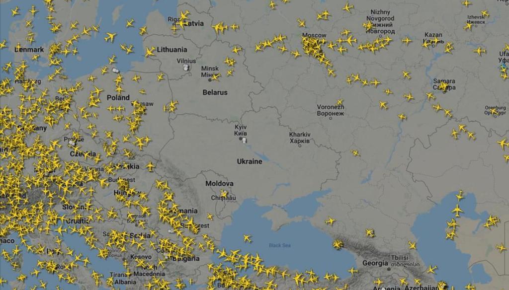 Frikë nga bombardimi, trafiku ajror 'avullon’ në qiejt e Ukrainës pas ...