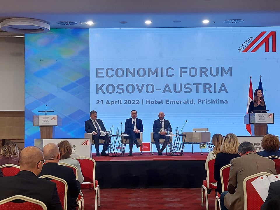 Kurti: Hekurudha Prizren-Durrës të quhet ‘Karl Gega’ - Gazeta Si