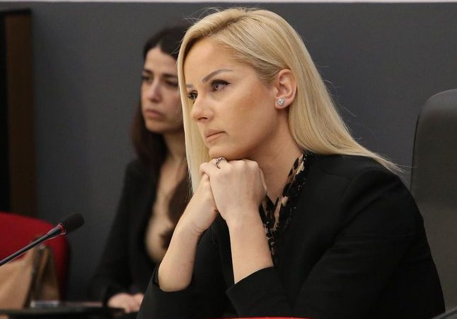 Vettingu shkarkon gjyqtaren e ‘Tik-Tokut’, Enkeleda Kapedani - Gazeta Si Vettingu shkarkon gjyqtaren e ‘Tik-Tokut’, Enkeleda Kapedani - Gazeta Si