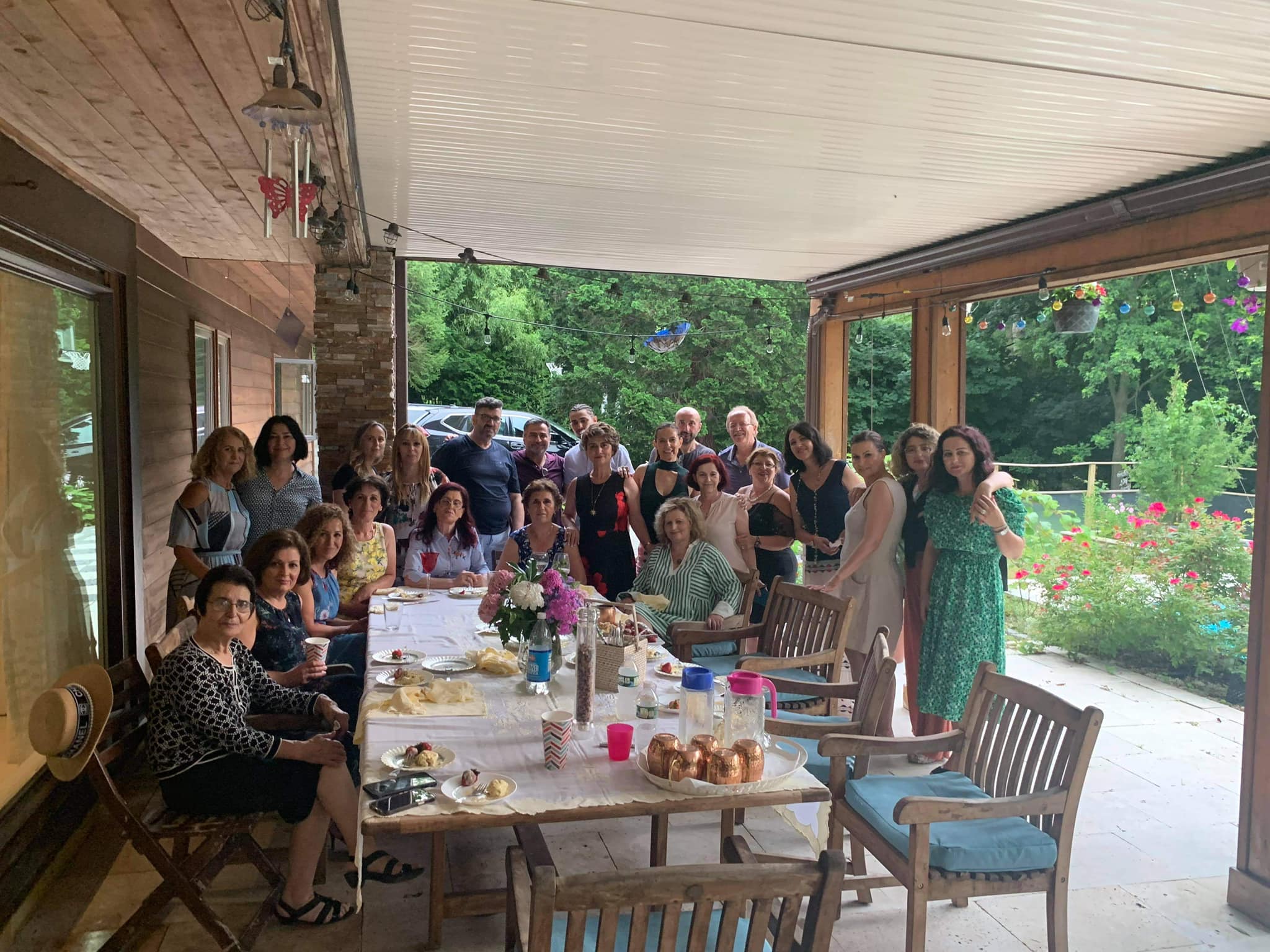 'Fluturat', historia e 21 grave shqiptare që jetuan në internim po ...