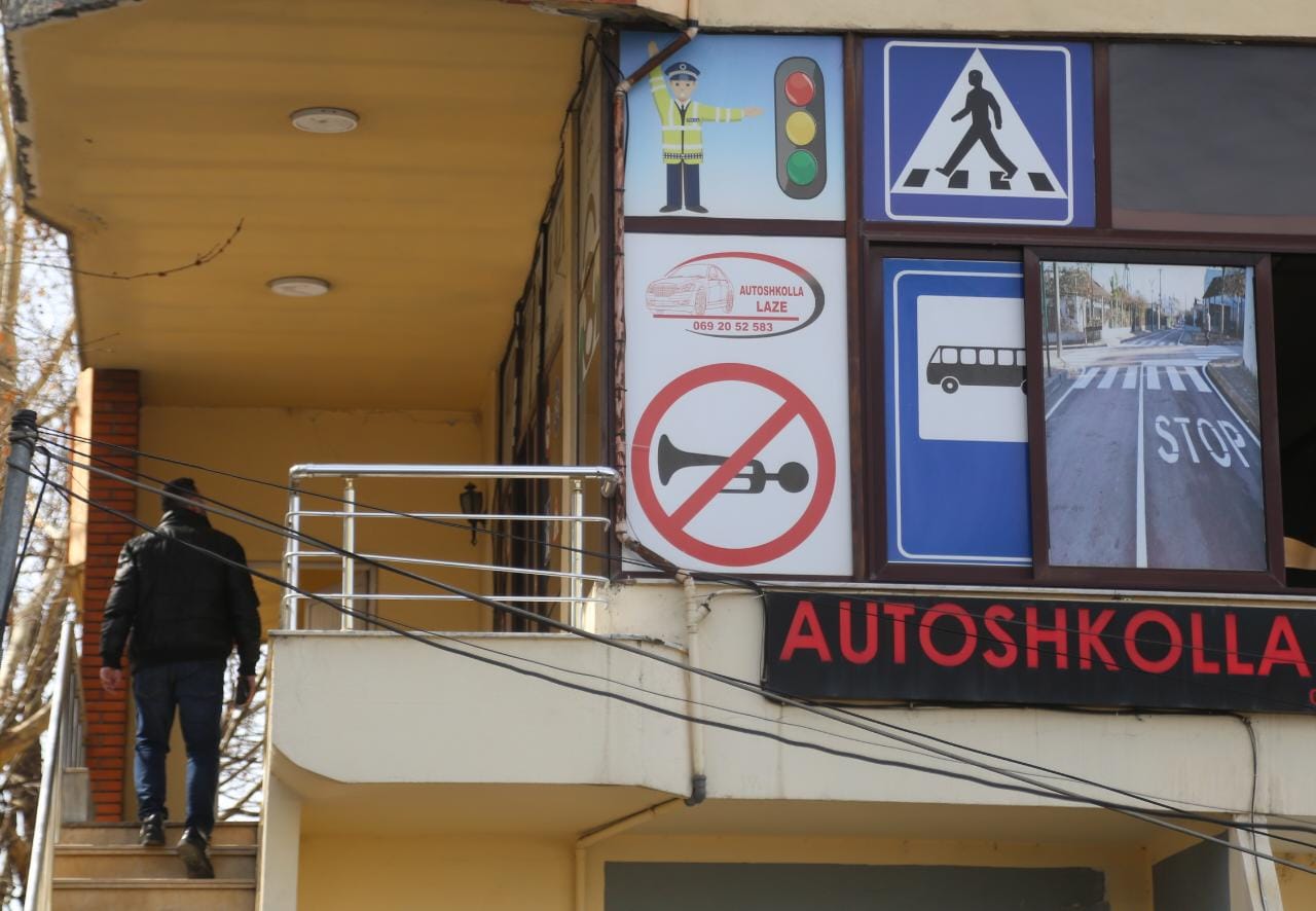 Çmimi i patentave / Kaos edhe në autoshkolla, askush nuk ka ...
