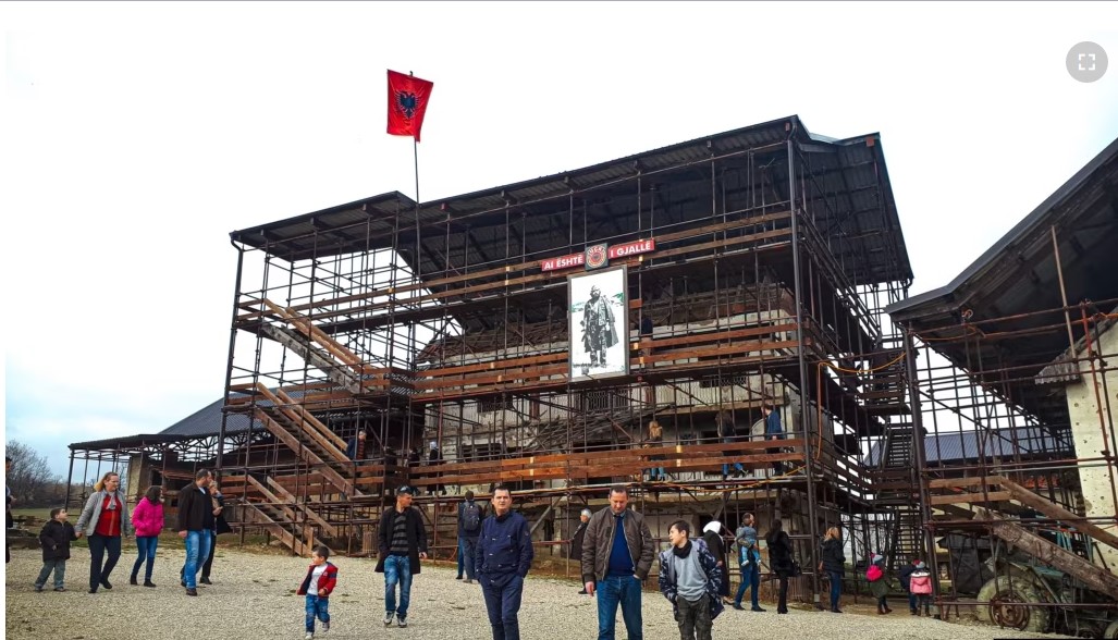 Kosova shënon 25-vjetorin e Epopesë së UÇK-së - Gazeta Si Kosova shënon 25-vjetorin e Epopesë së UÇK-së - Gazeta Si