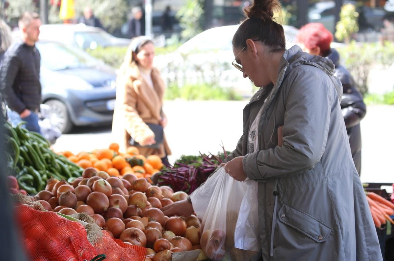 Qepët, më shtrenjtë se luleshtrydhet - Gazeta Si