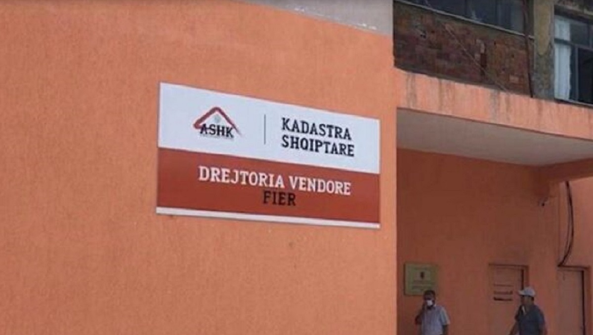 Dëm 95 milionë lekë shtetit, kallëzohet në SPAK drejtori i Kadastrës ...