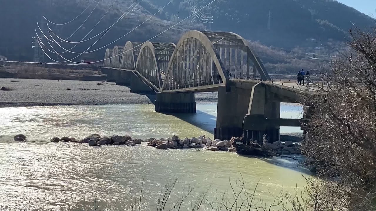 'Po i vjedhin çdo ditë elementët metalikë' / 'Ura e Zogut' në rrezik ...