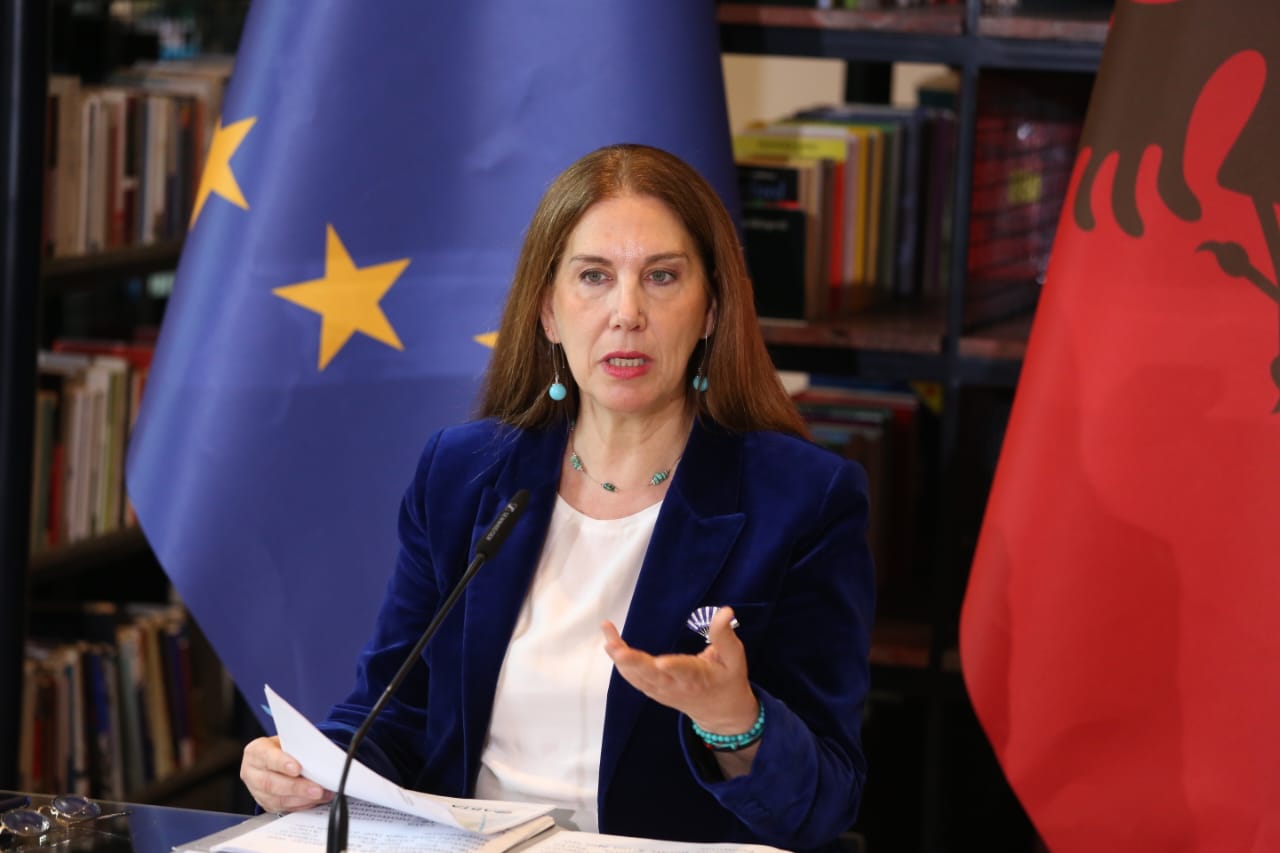 Kumbaro: Turistët i sollën Shqipërisë 3.2 mld euro në vitin 2023 ...