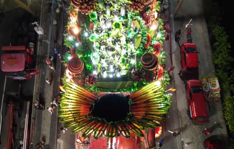 Karnavalet e Brazilit ‘sjellin’ pyjet e Amazonës në rrugë - Gazeta Si