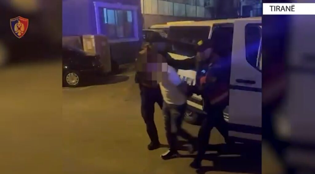 Vendosnin baste sportive në celular, 2 të arrestuar dhe 4 në hetim në ... Vendosnin baste sportive në celular, 2 të arrestuar dhe 4 në hetim në ...