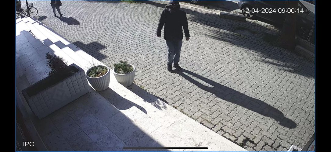 Tentohet të grabitet pika e këmbimit valutor në Durrës, autori me ... Tentohet të grabitet pika e këmbimit valutor në Durrës, autori me ...