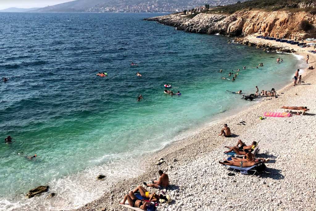 41% e ujërave ku notohet në Shqipëri janë 'të shkëlqyer', por cilësia u ...