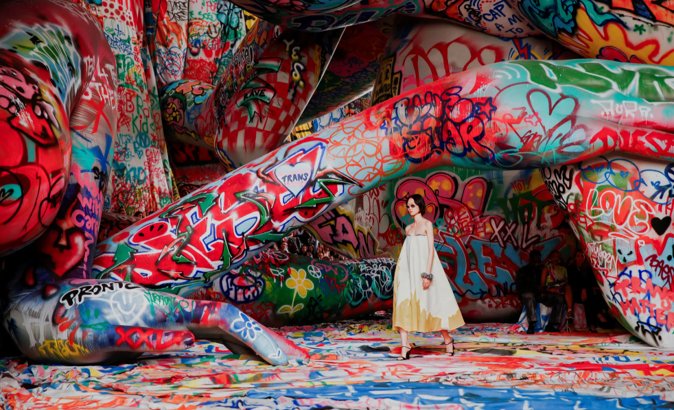 ‘Thyej rregullat’: Stilistët rrezikojnë në Javën e Modës në Milano ...